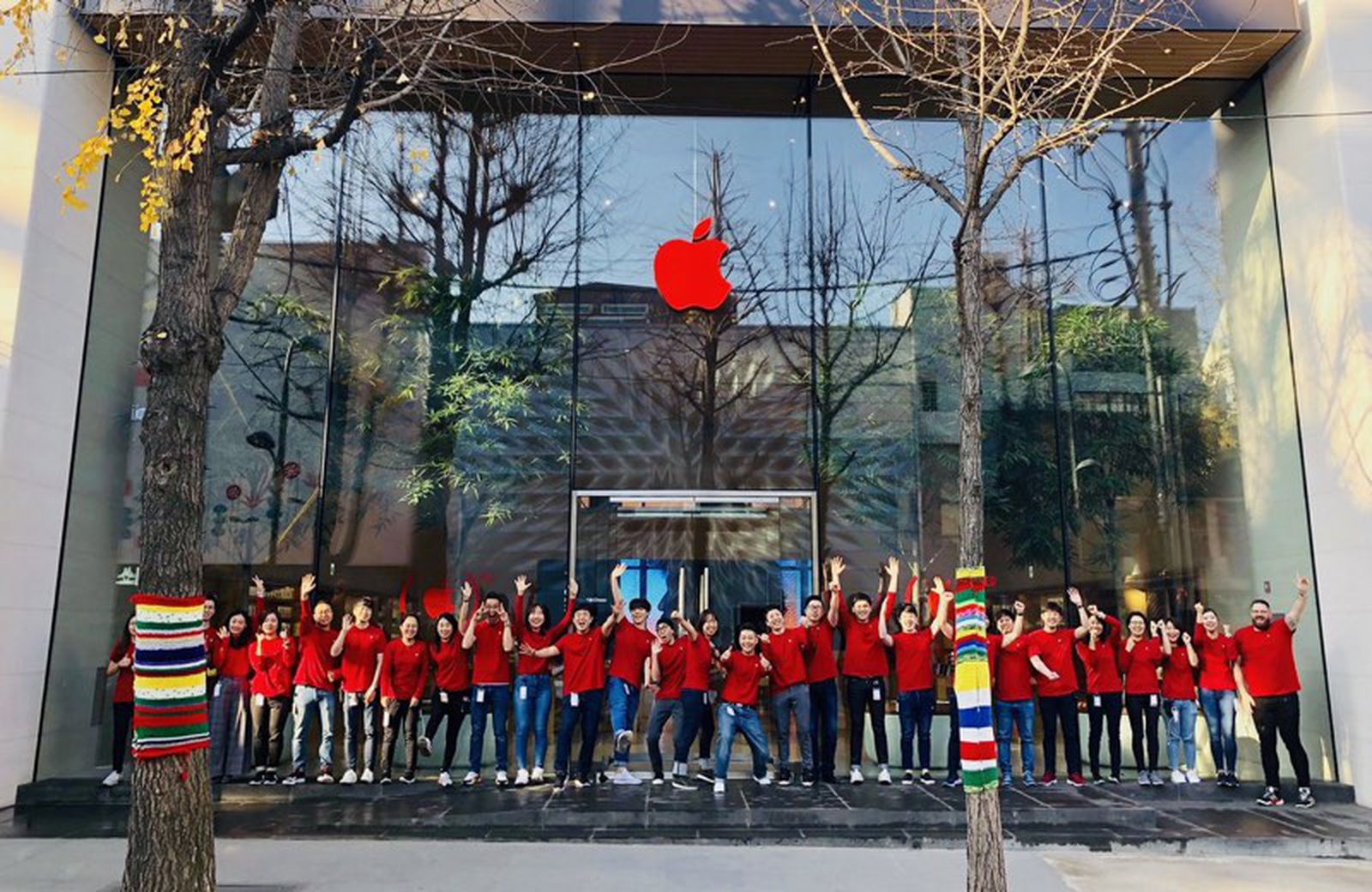 Apple Retail Stores Around the World Now Featuring Red Logos for World ...